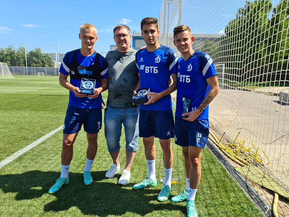 Вручение традиционных наград Fcdin.com - Fcdin.com - новости ФК Динамо ...